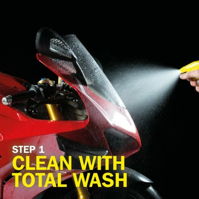 WD-40 Specialist Motorcycle Polish & Wax Spray 400ml